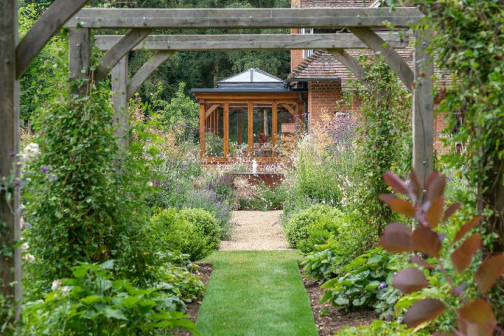 Get the most from a large garden - Thames Valley Landscapes